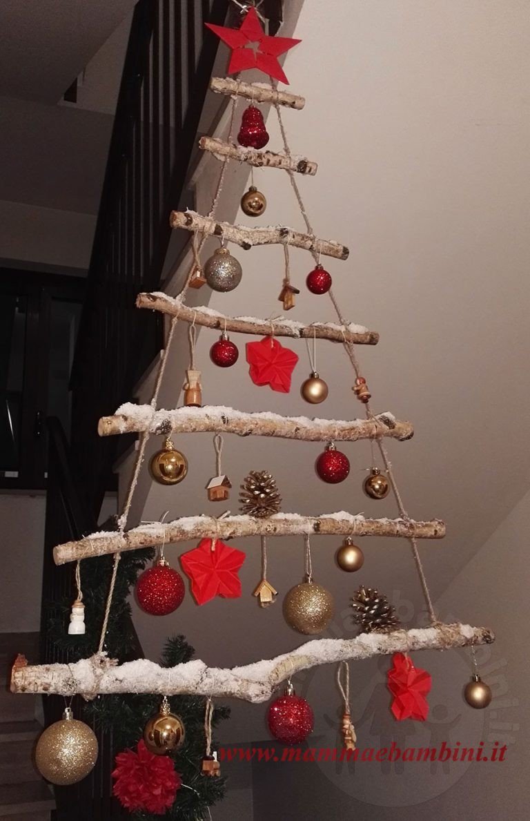 Idee albero di Natale con rami da appendere - Mamma e Bambini