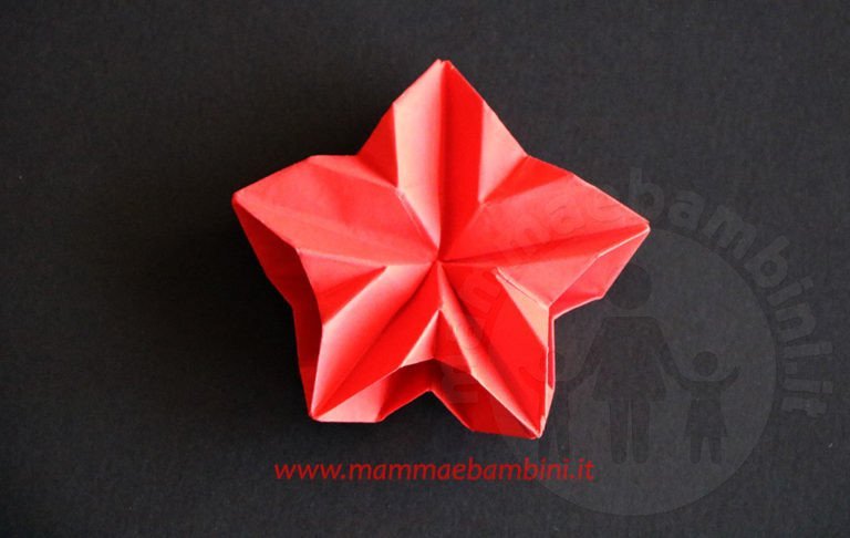 Come realizzare Stella di Natale origami - Mamma e Bambini