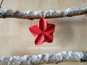Come realizzare Stella di Natale origami - Mamma e Bambini