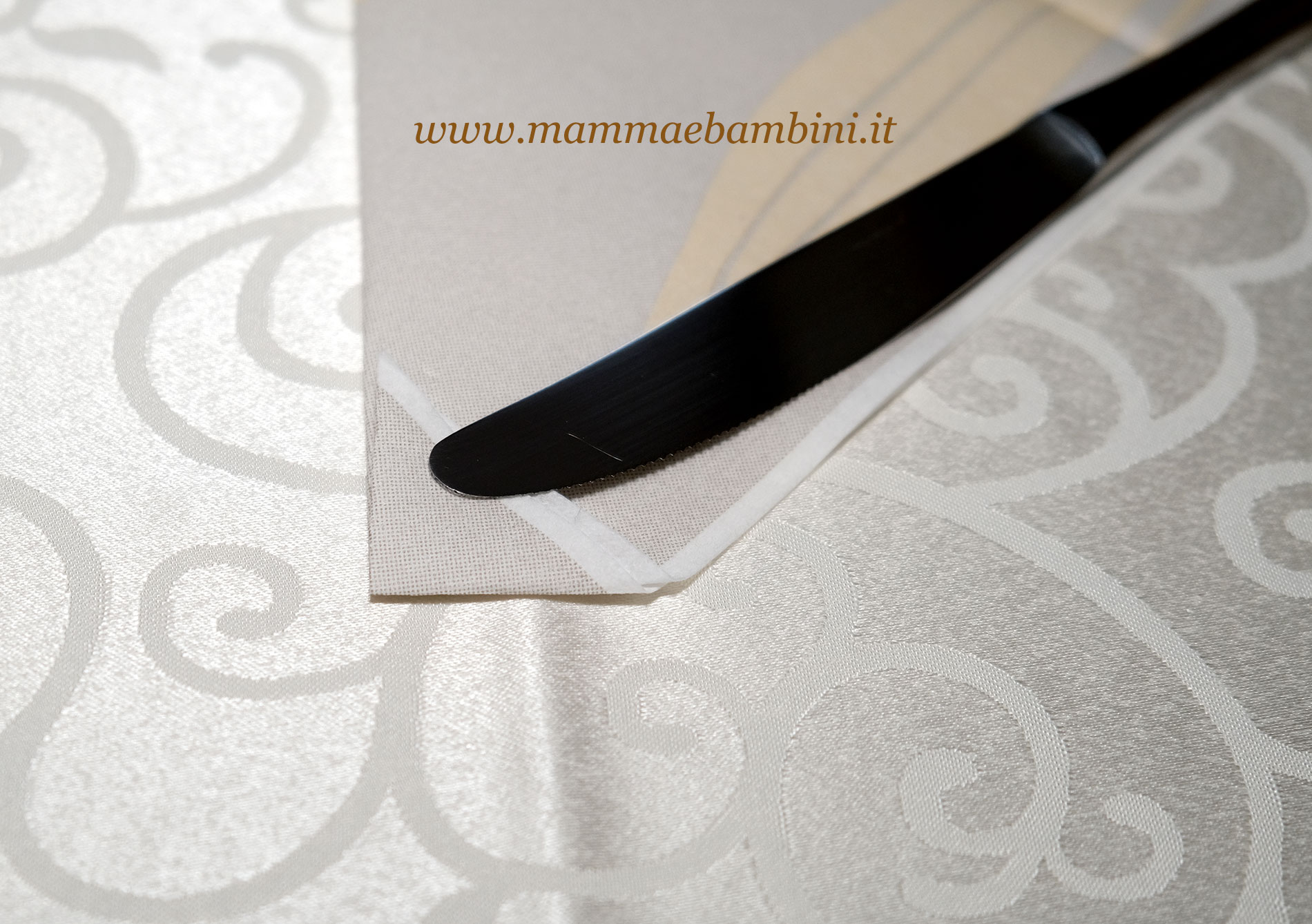 Tutorial tovagliolo piegato forma foglia - Mamma e Bambini