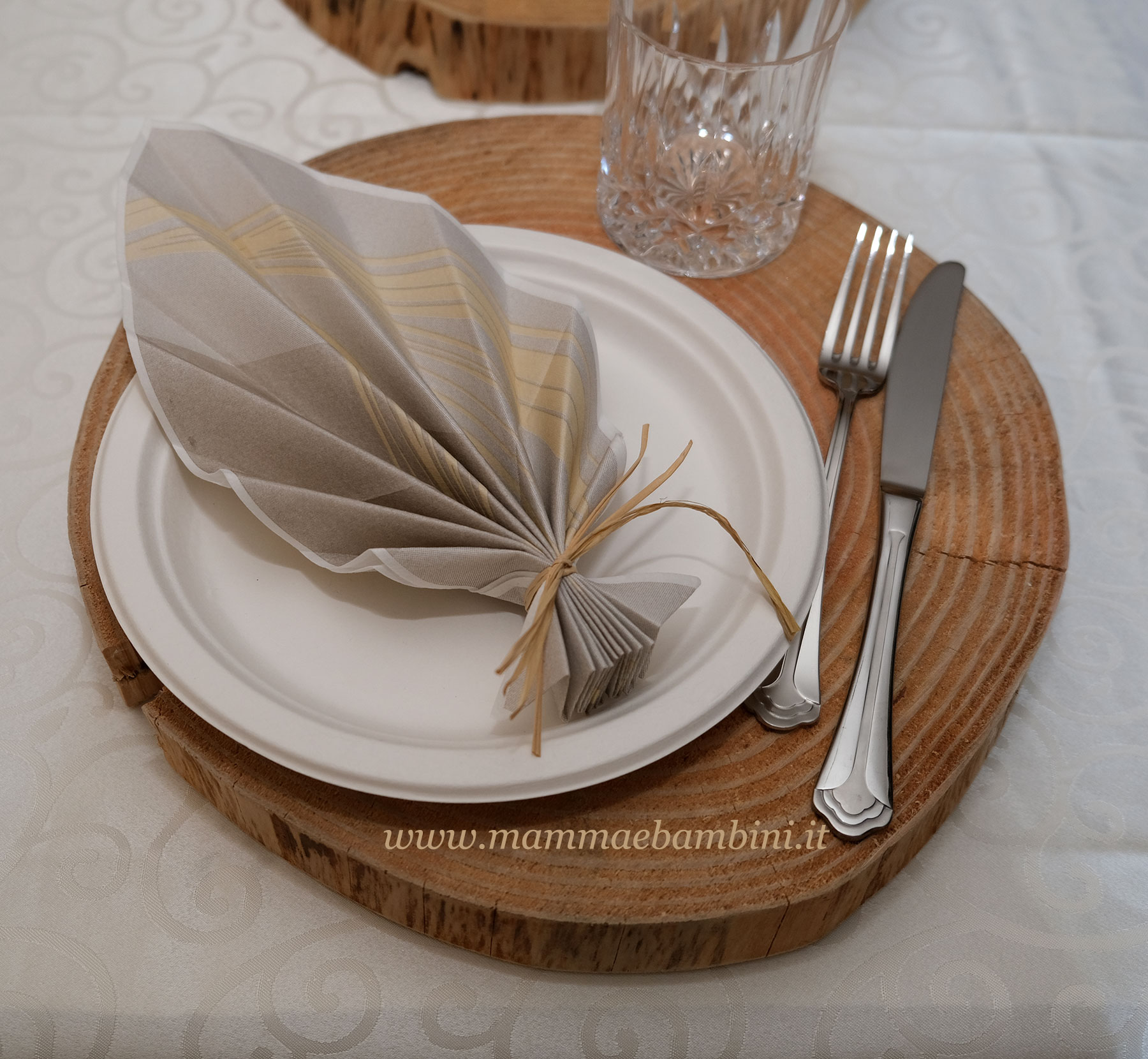 Tutorial tovagliolo piegato forma foglia - Mamma e Bambini