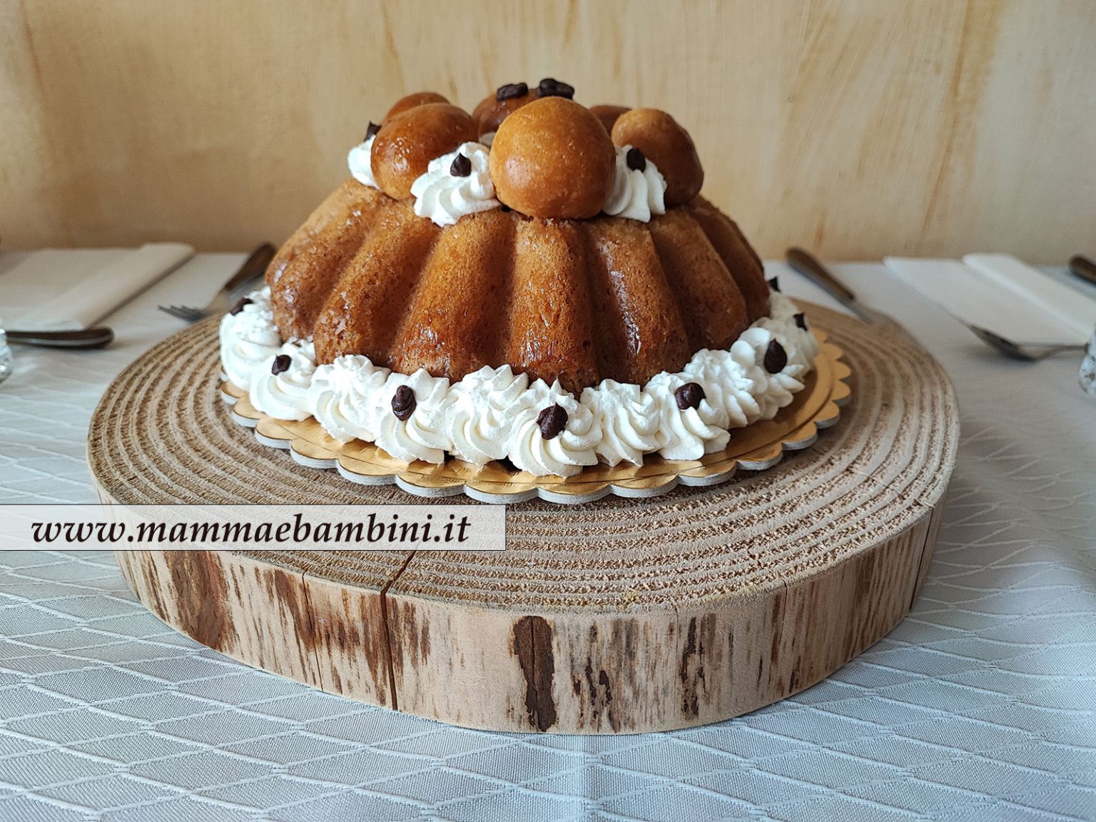 Torta baba' decorata con panna - Mamma e Bambini
