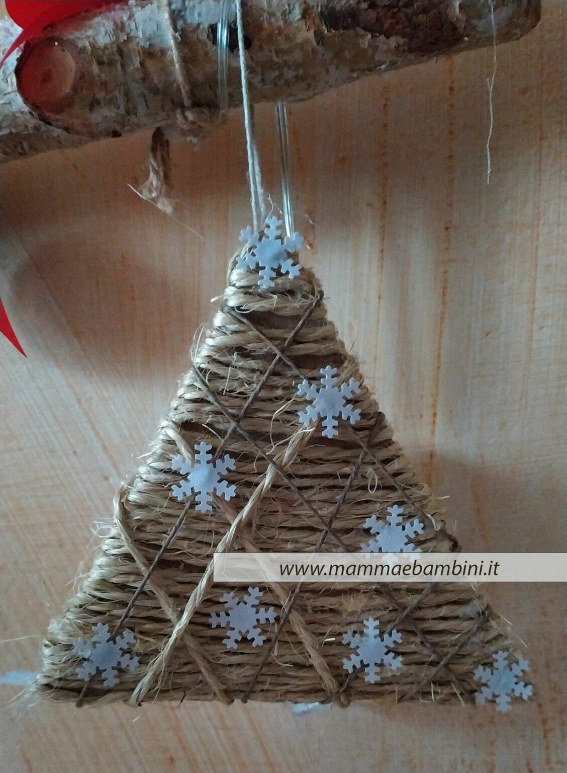 Decorazioni natalizie con spago - Mamma e Bambini