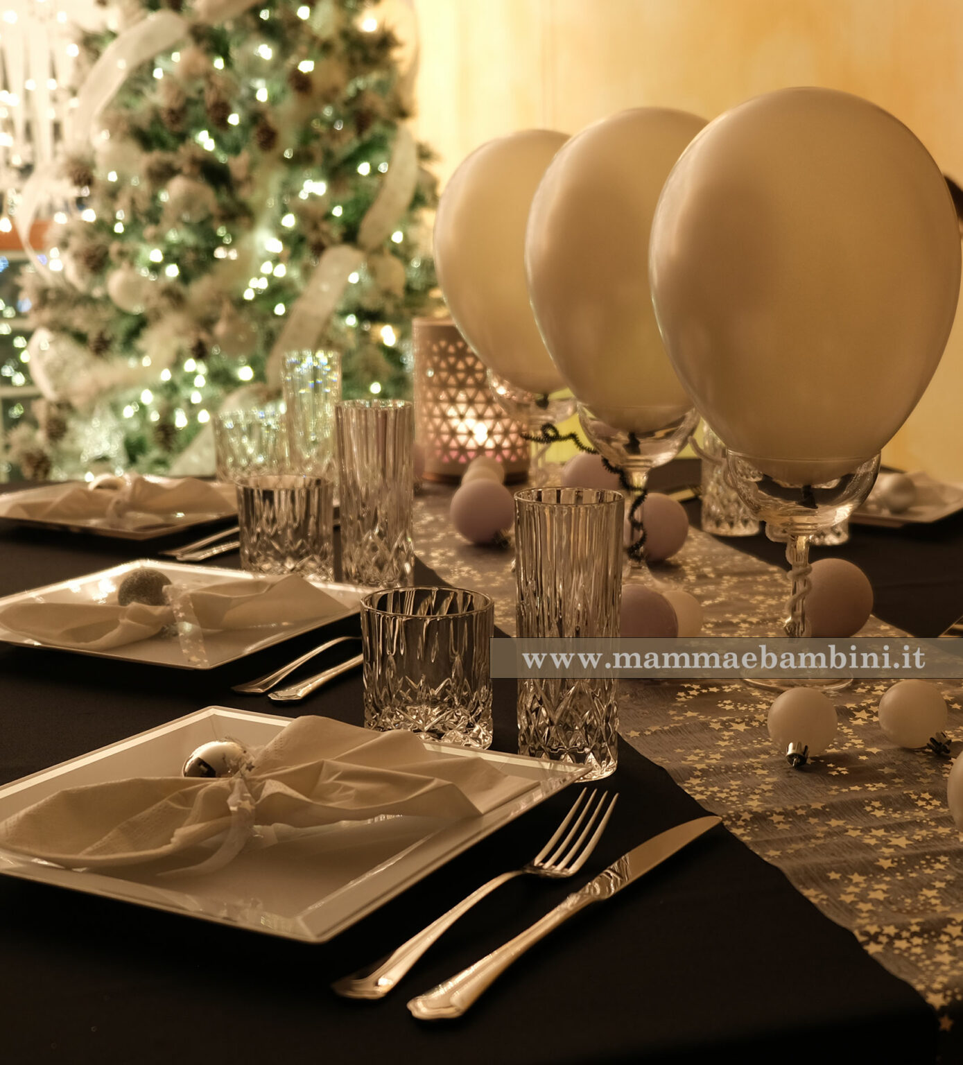 Tavola apparecchiata elegante colore argento - Mamma e Bambini