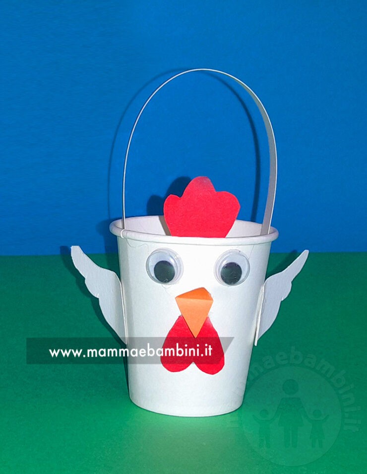 Gallina con bicchiere di carta - Mamma e Bambini