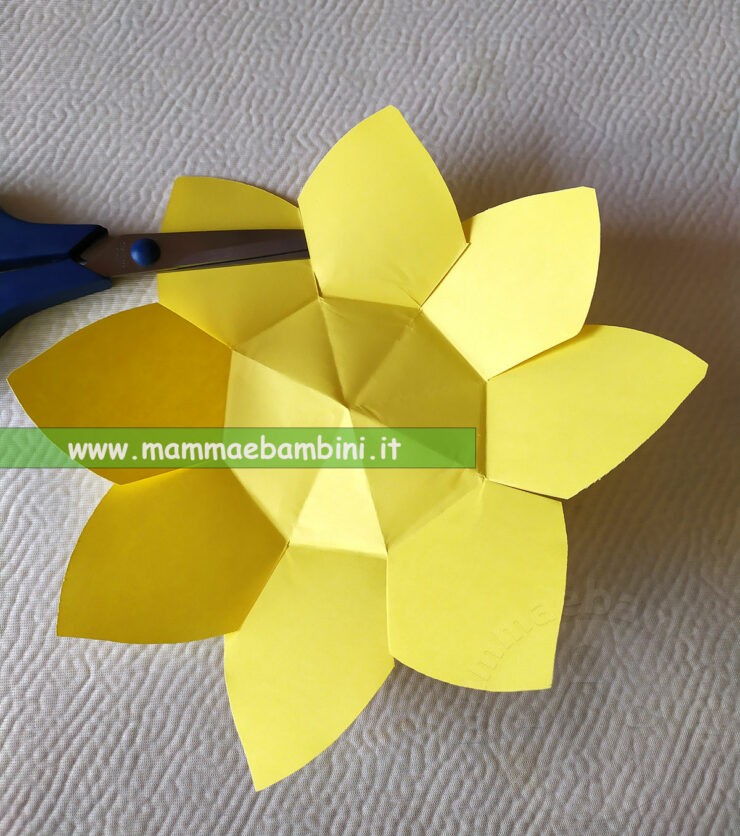 Tutorial cestini di carta a forma di fiore - Mamma e Bambini