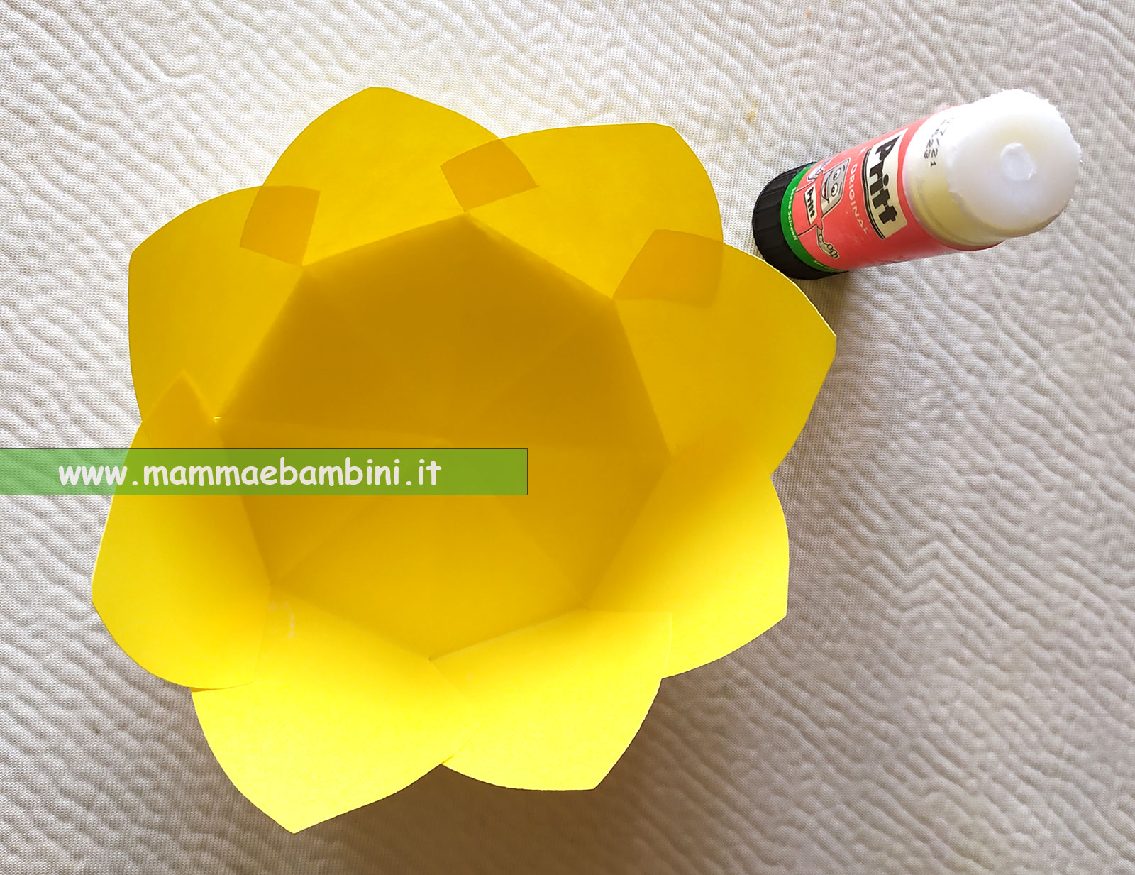 Tutorial cestini di carta a forma di fiore - Mamma e Bambini