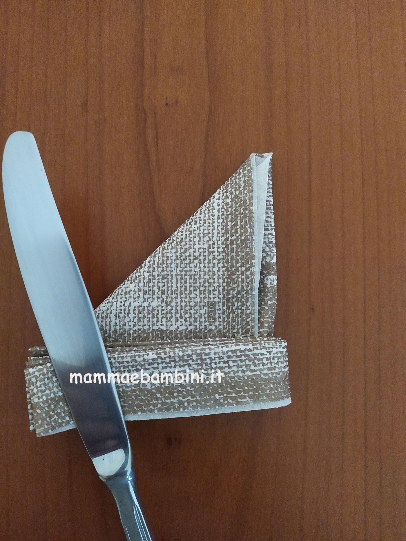 Tutorial come piegare tovaglioli a tavola - Mamma e Bambini